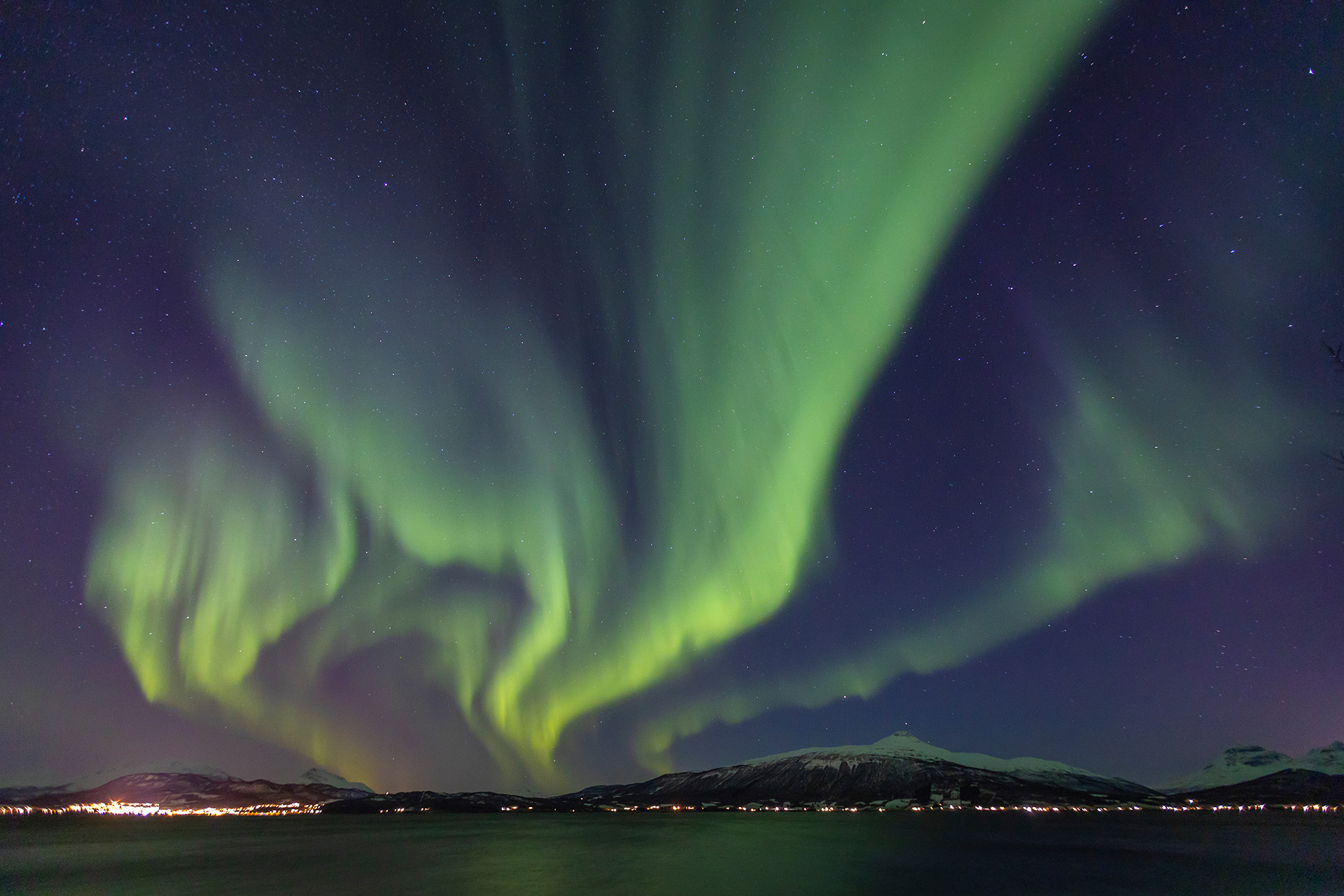 Aurora colours: what causes them?